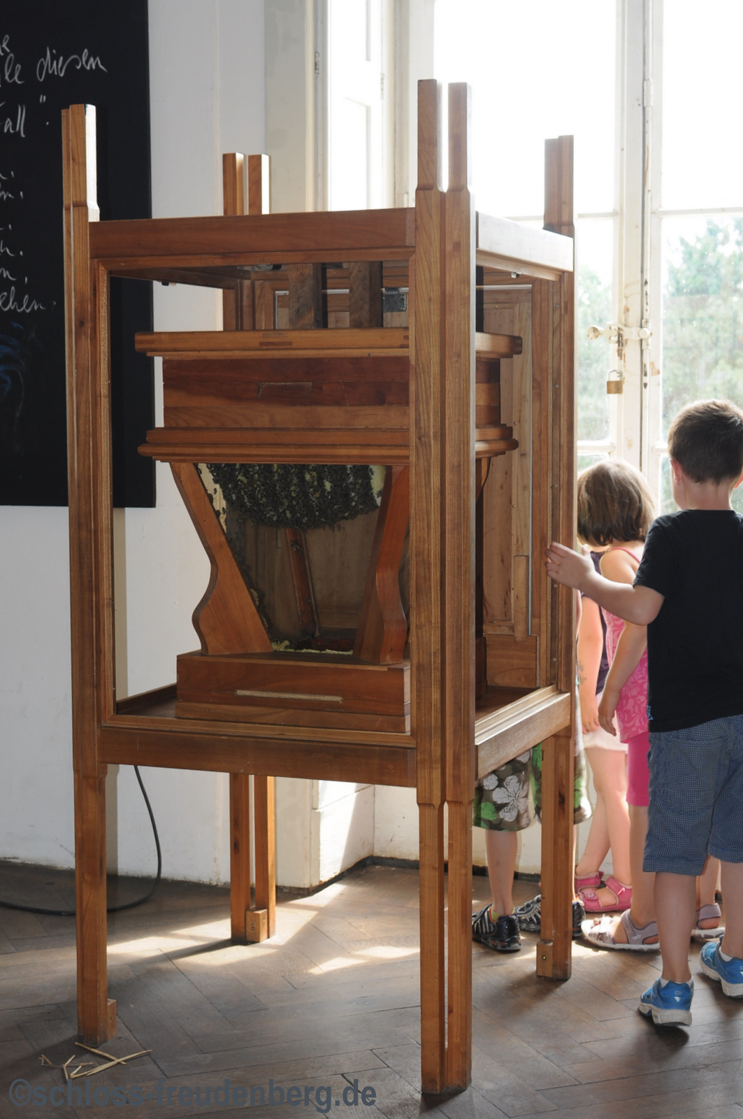 Beute aus Glas im Schloß Freudenberg – Wiesbaden – strohbeuten.de